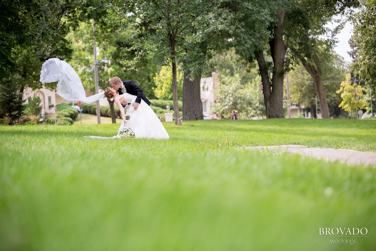 Windy and Wonderful | Kate & Ben’s Lake Calhoun Wedding » Minneapolis ...