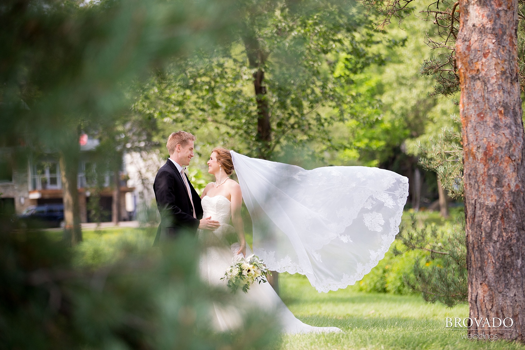 Windy and Wonderful | Kate & Ben’s Lake Calhoun Wedding » Minneapolis ...