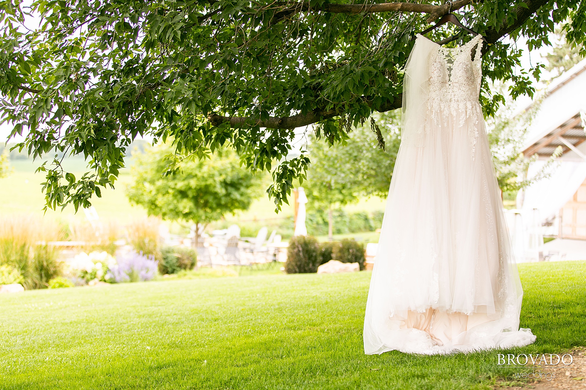 Light and Airy at Legacy Hill Farm | Heather & Daniel » Minneapolis ...