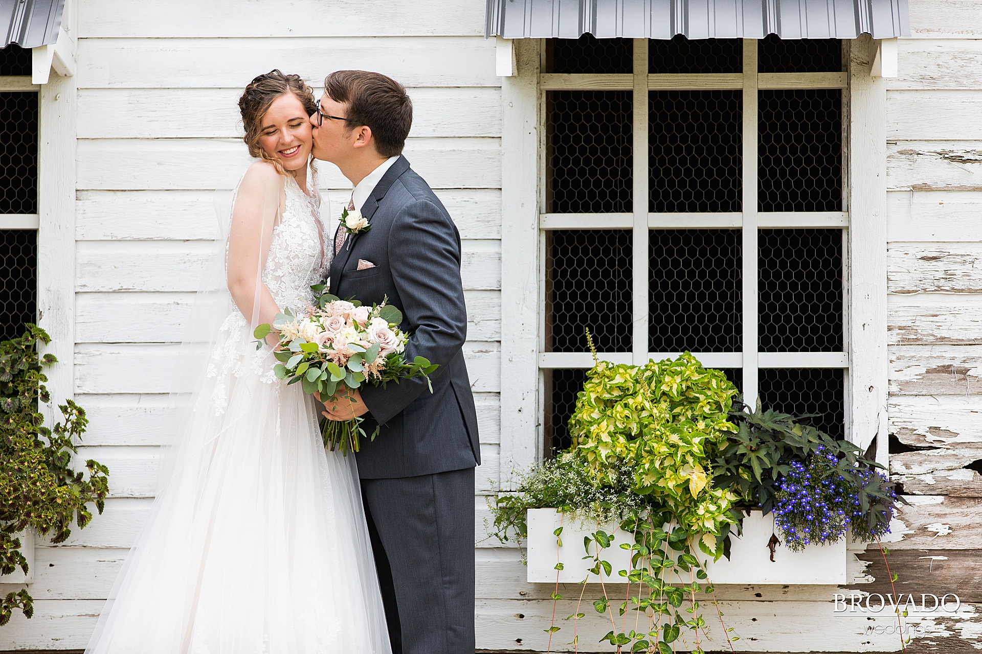 Light and Airy at Legacy Hill Farm | Heather & Daniel » Minneapolis ...